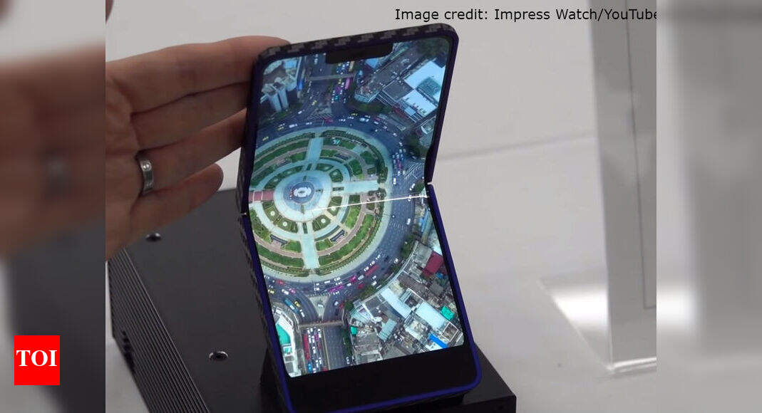 Sharp: Watch: Sharp's 'first ever' clamshell foldable smartphone ...