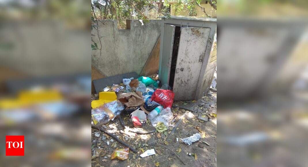 EB junction is becoming a garbage dump - Times of India