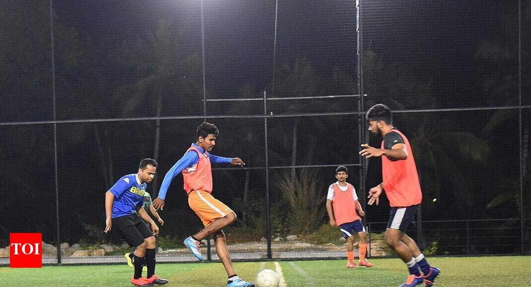 Kerala Football Players: Football at midnight: The new sports craze of ...