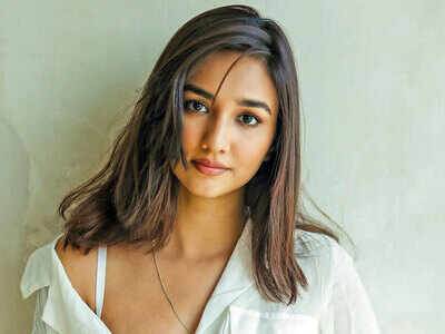 Model Akanksha Sharma to make her Tollywood debut in Naga Shaurya’s ...