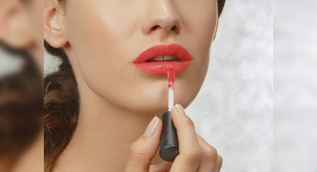 Lipstick On Chapped Lips Tips To Wear Lipstick If You Have Chapped Lips