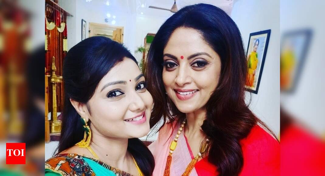 Cast and crew of TV serial Roja rejoice as it completes 300 episodes ...