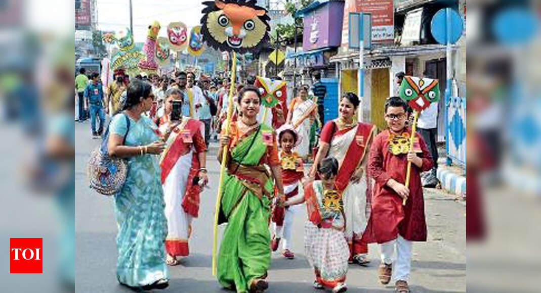 Kolkatans ring in Naba Barsha with friends, family and food | Kolkata ...
