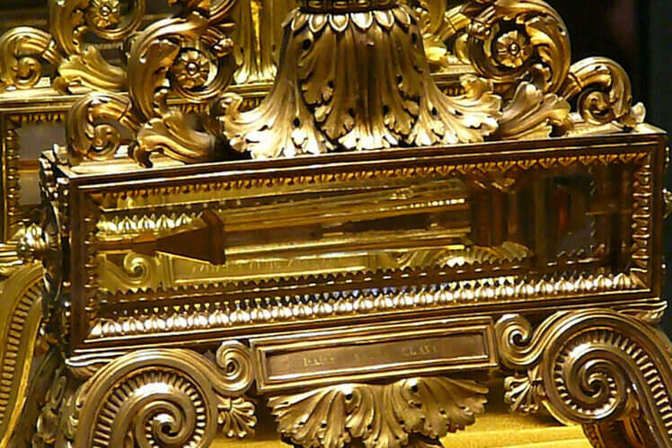 8 great treasures of Notre Dame, including the ‘Crown of Thorn’ worn by ...