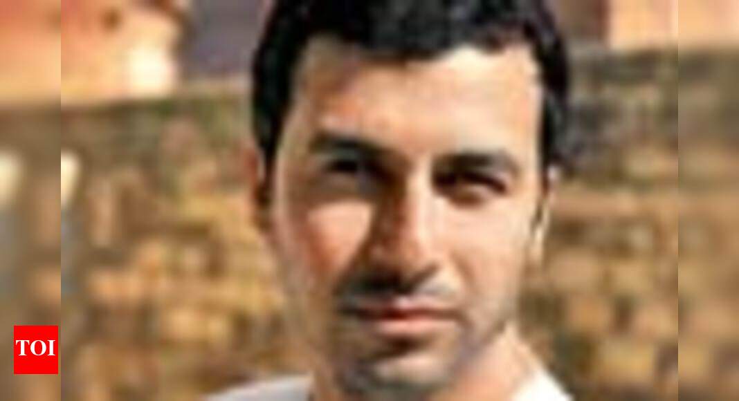 Aamir Bashir returns to Kolkata | Bengali Movie News - Times of India