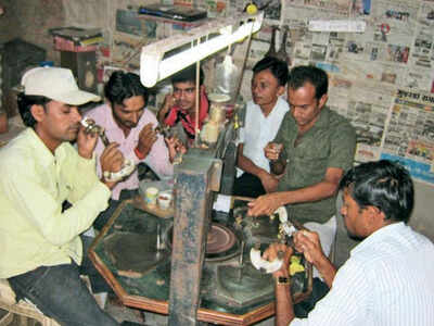 Angadias agree to ferry goods, diamantaires relieved | Surat News ...