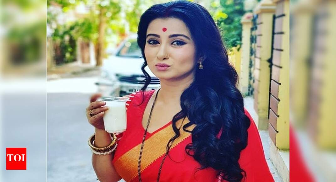 Here's how Monami Ghosh beats the heat; take a look - Times of India