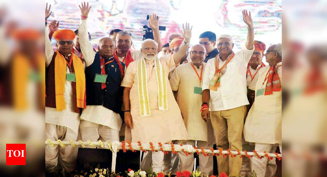 PM Narendra Modi mania grips crowd at rally in Jodhpur - Times of India