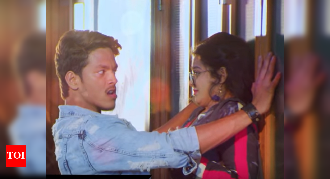 Rishabh Kashyap and Tanushree Chatterjee's song 'College Me' from the ...