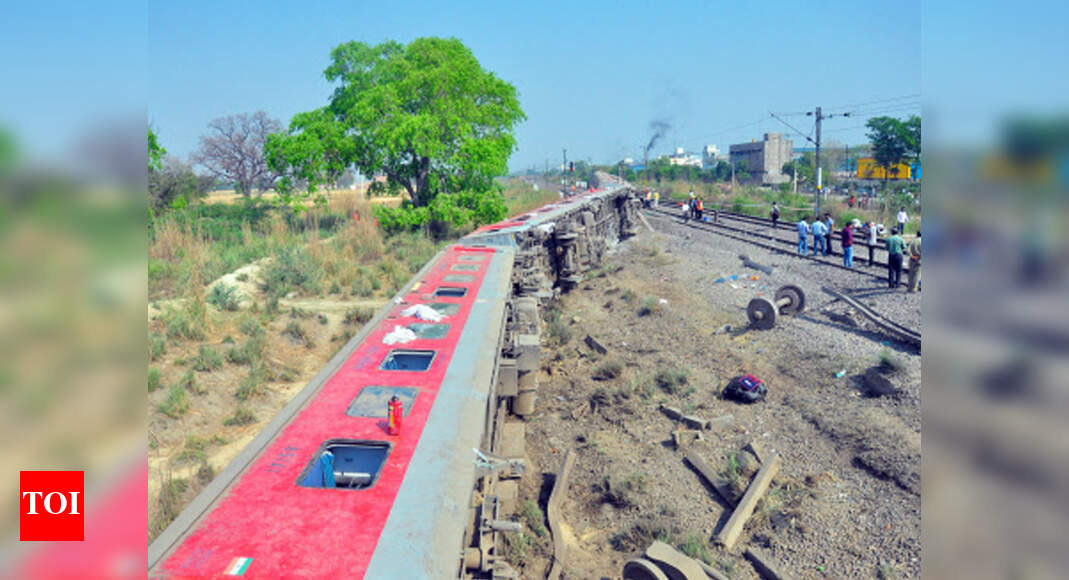 Poorva Express derailment: Inquiry begins, 40 staffers record statements | Prayagraj News - The ...