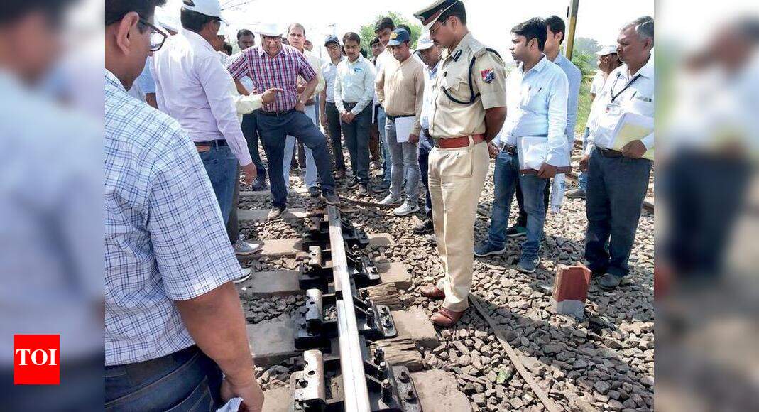 Poorva Express derailment: Inquiry begins, 40 staffers record ...