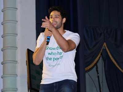 MC Sher aka Siddhant Chaturvedi roars high with his latest rap | Hindi ...