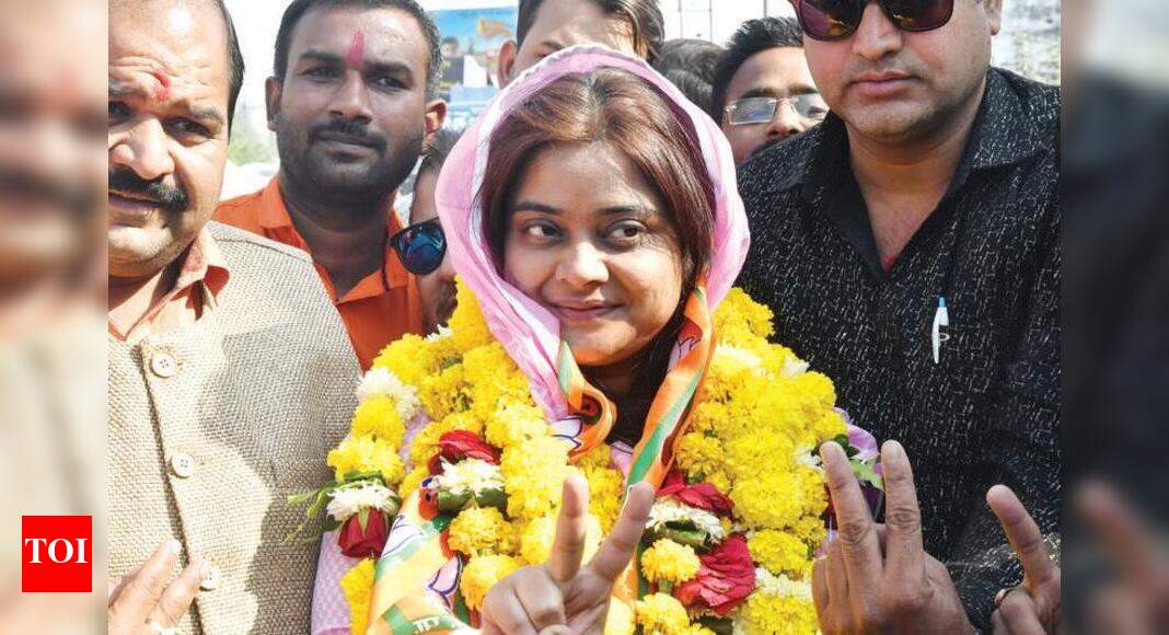 BJP’s Fatima refuses to campaign for Pragya | Bhopal News - Times of India