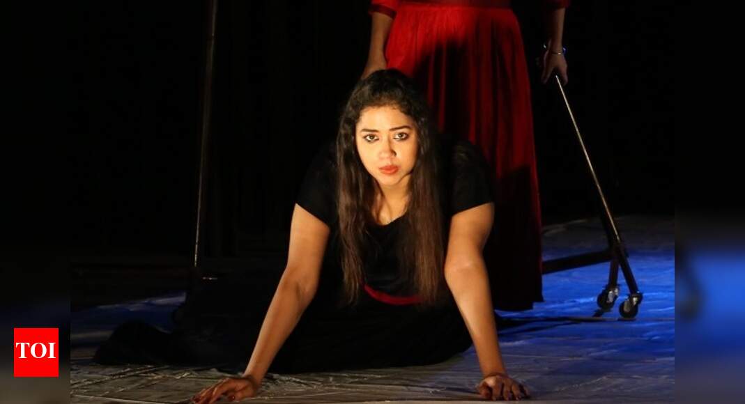 Here is how Sohini Sarkar looks on stage as Droupadi | Bengali Movie ...
