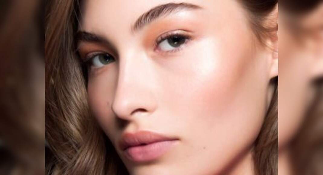 Cheekbone Contouring: Tips On How To Contour Cheekbones With Makeup