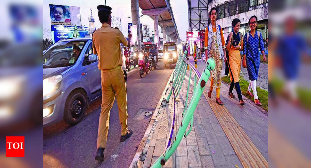 Kochi roads lack pedestrian infrastructure | Kochi News - Times of India