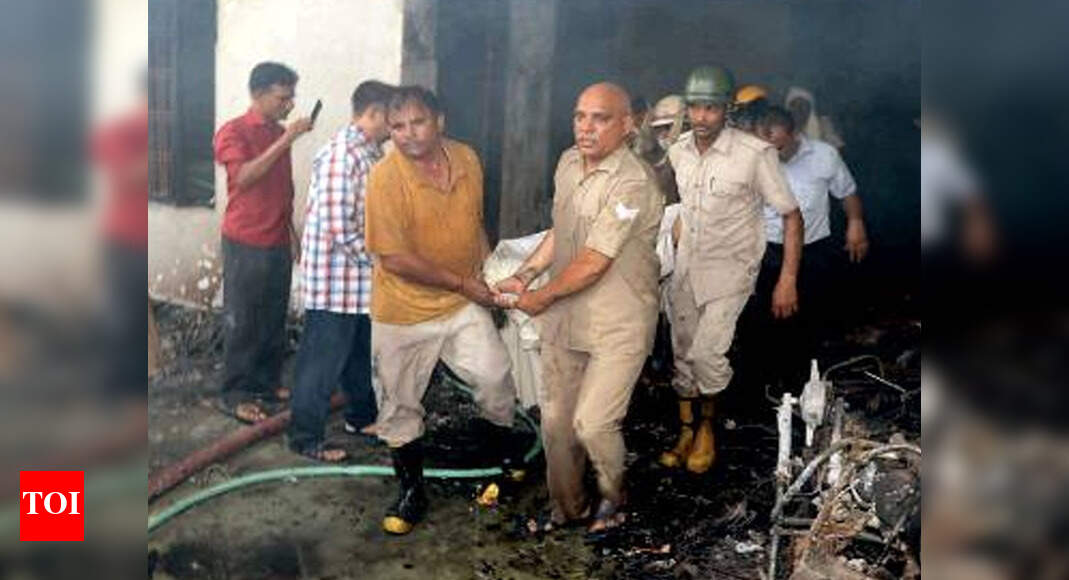 Lucknow: Heart-wrenching sight as man lights 4 funeral pyres | Lucknow ...