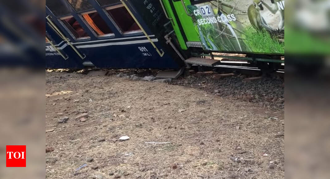 Mumbai: Toy train derails yet again, no casualties | Mumbai News ...