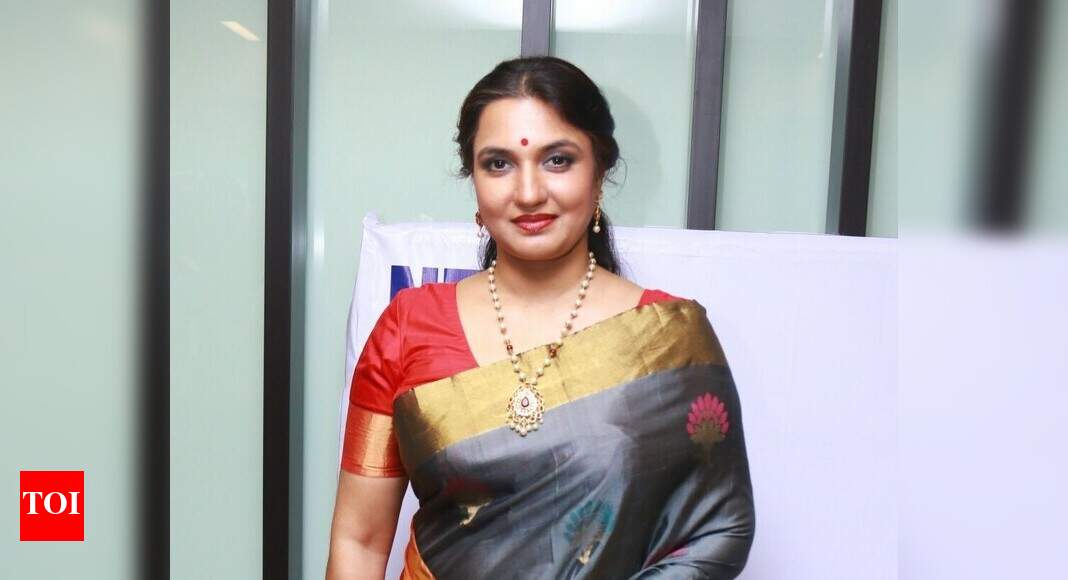Sukanya: Actress Sukanya to visit Comedy Stars season 2 - Times of India
