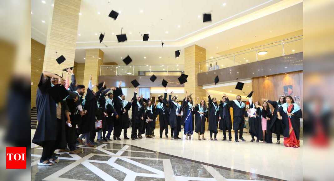 NMIMS Indore hold convocation for its first batch | Events Movie News ...