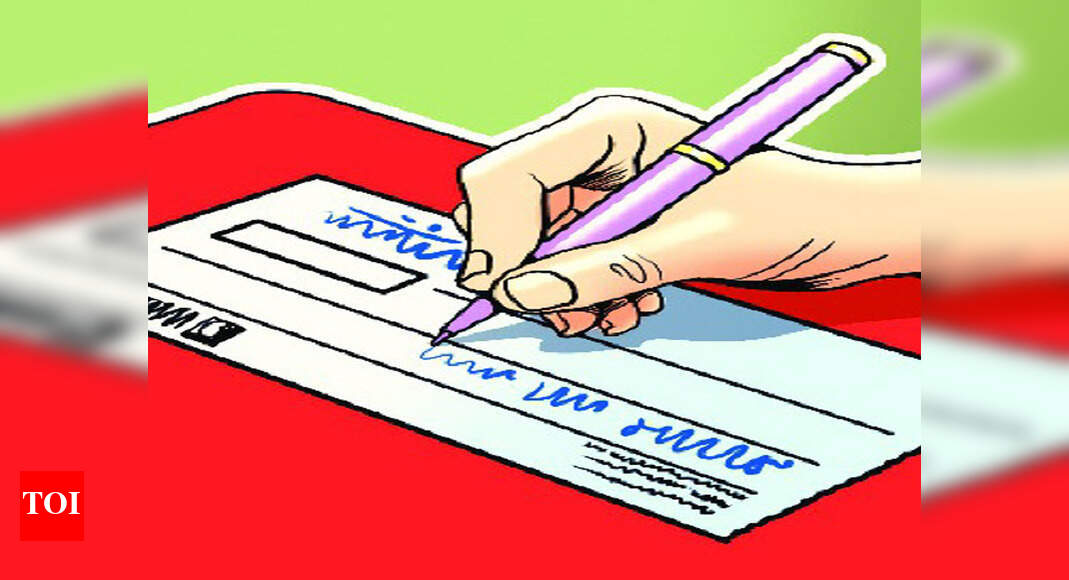 Delhi: Man encashes fake cheques at bank, held | Delhi News - Times of ...