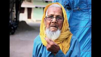 They beat age, weather to cast vote | Lucknow News - The Times of India