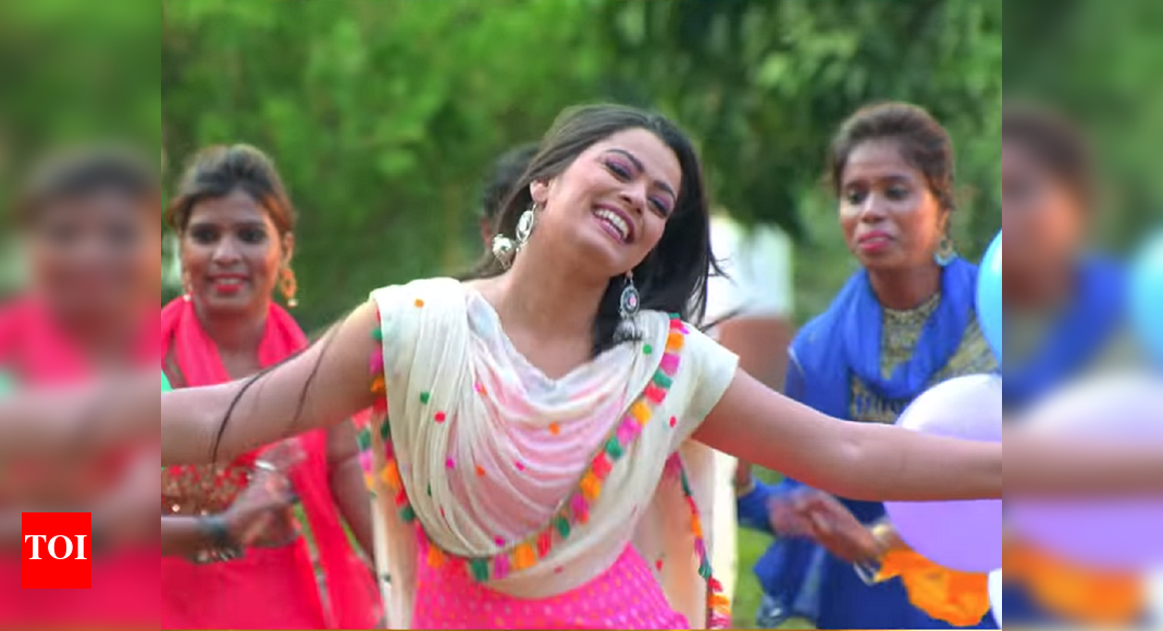 Watch: Arvind Akela Kallu and Nidhi Jha unveil new romantic song 'Aasman Me Ud Jayi' | Bhojpuri ...