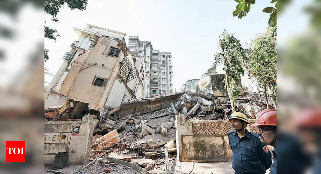 Four-storey building collapses in Athwalines | Surat News - Times of India