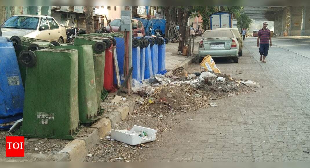 Garbage and silt on the new link raod - Times of India