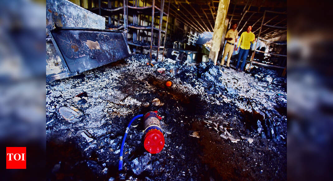 Meagre wages & poor safety haunt workers in Phursungi’s garment mkt ...