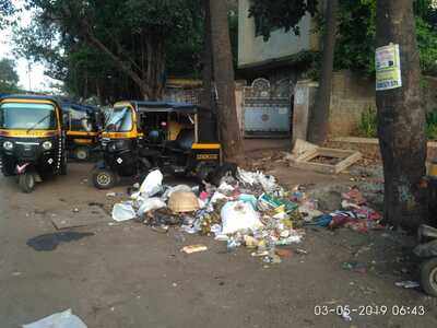 DIRTY GARBAGE AND SPREAD ALL ON ROAD PAVEMENTS NEA - Times of India