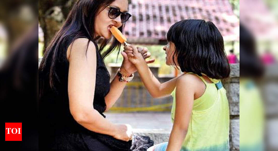 Mother's Day: Children bake cakes, prepare cards to thank moms ...