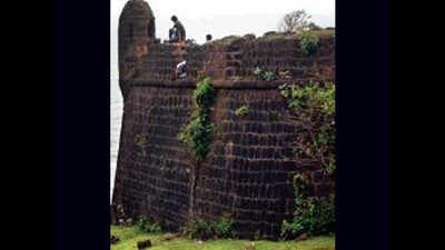 New road makes trek to Chapora fort simpler | Goa News - Times of India