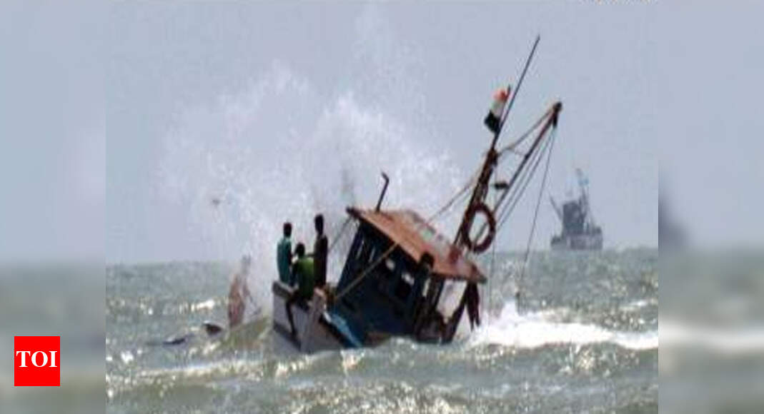 Fishing boat hits sandbar off Mobor coast, capsizes | Goa News - Times ...