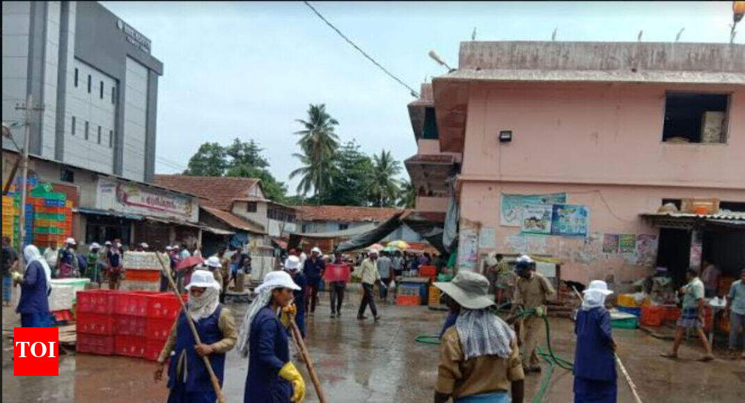 Kerala: Civic body conducts cleaning drive at Puthiyappa harbour and ...
