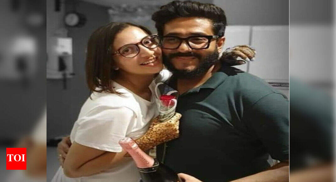Watch: Raj and Subhashree celebrating their marriage anniversary ...