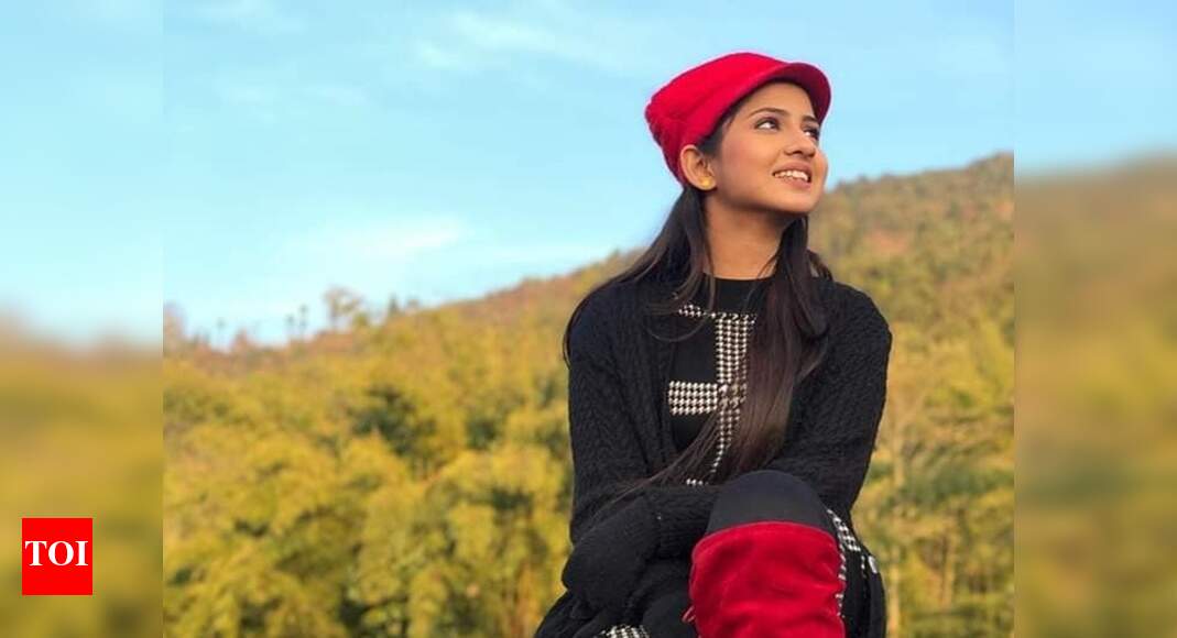 ‘Ke Apon Ke Por’ actress Simran Upadhyay turns a year older, celebrates ...