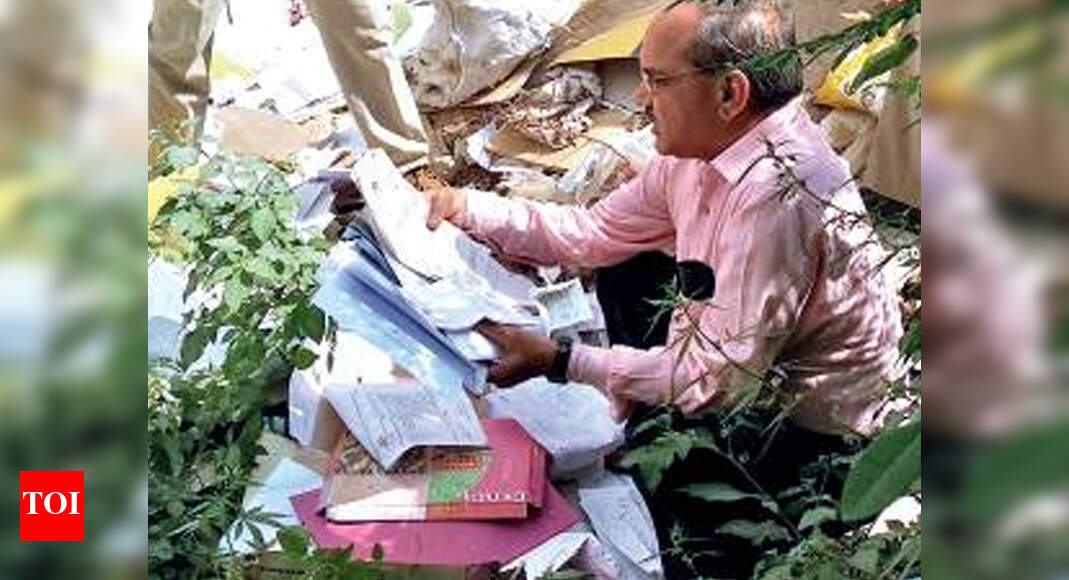 Dumped papers hint at Lucknow University marksheet scam link | Lucknow ...