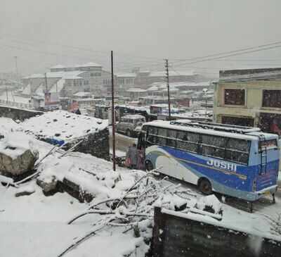 Late snowfall in many parts of Uttarakhand makes it tough for trekkers ...