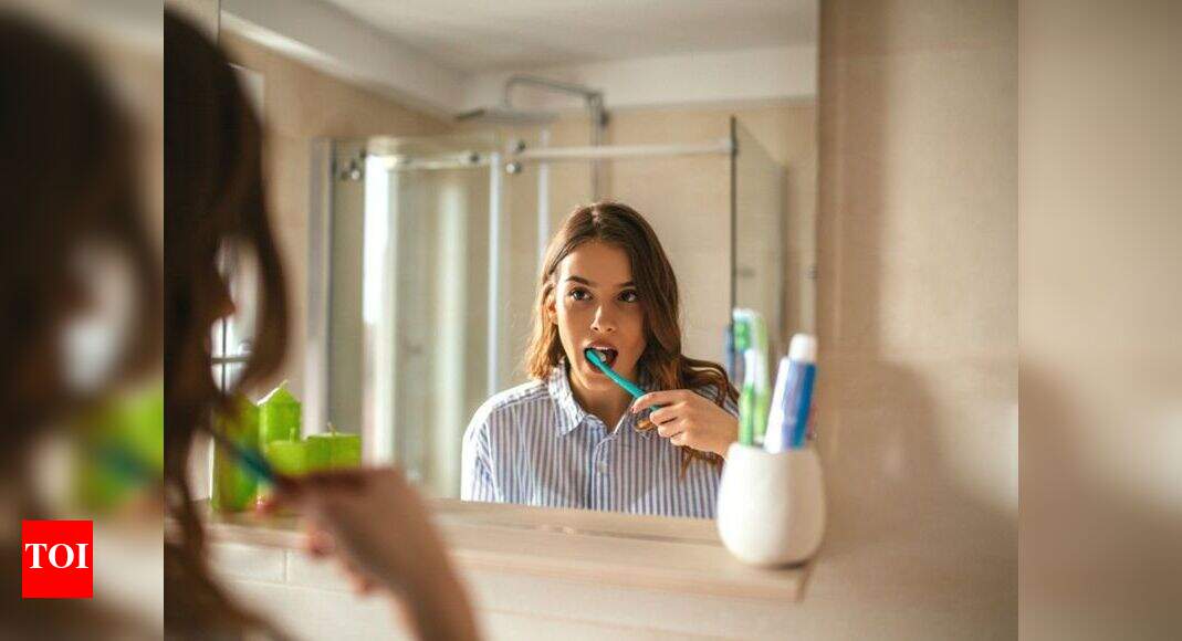 How long should you brush your teeth every day? - The Times of India