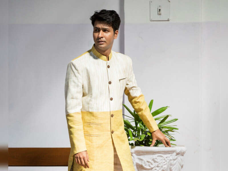 Anirban is back on stage | Bengali Movie News - Times of India
