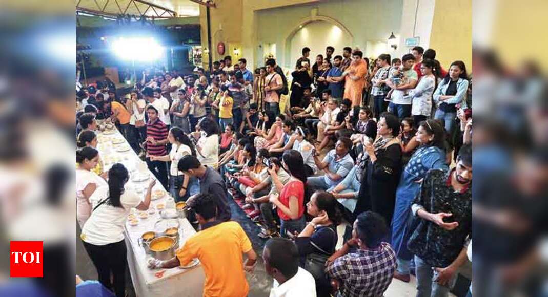 When 15,000 Mumbaikars took part in a mango-eating contest! | Mumbai ...