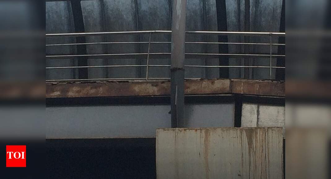 andheri east railway foot bridge rods to fall - Times of India