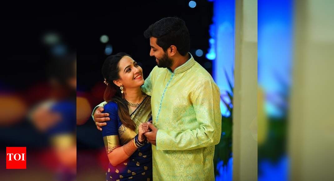 Singer Shamika Bhide gets engaged to Pune-based music composer Gaurav ...