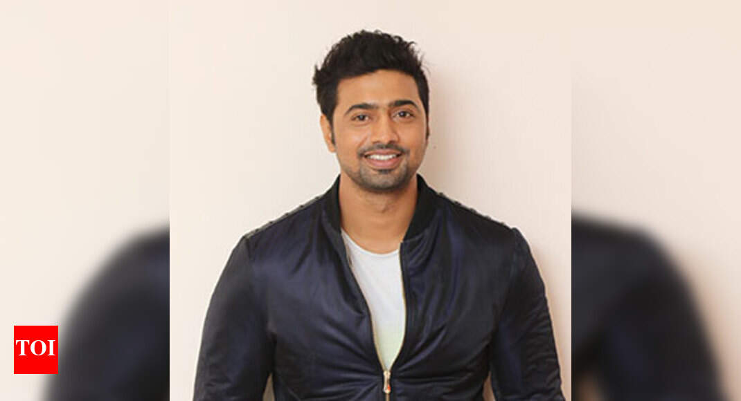 Here's why Dev had to come back from the airport | Bengali Movie News ...