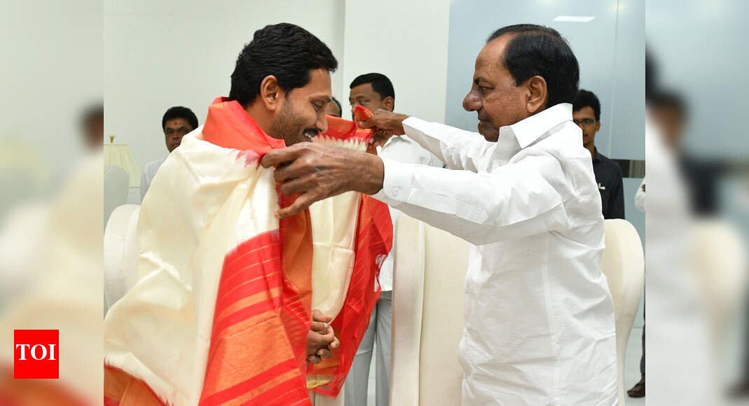 KCR, Jaganmohan Reddy junk bitter past, hug & make up | Hyderabad News ...