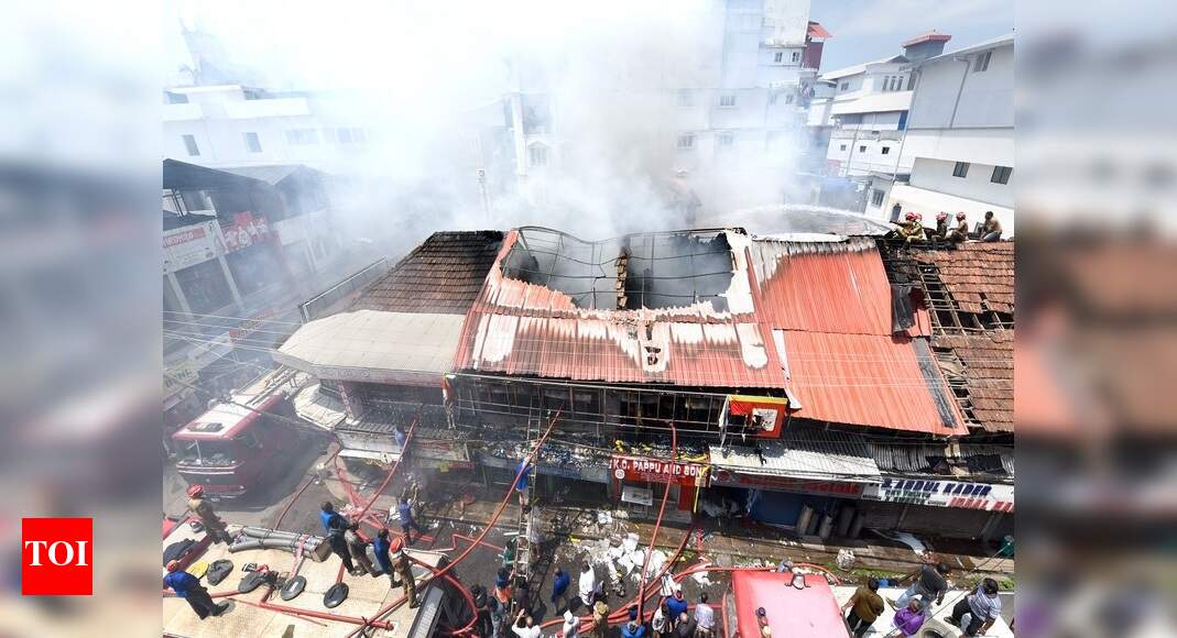 Ernakulam: Massive fire at Broadway, three shops gutted | Kochi News ...