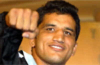 Dinesh assured of medal, Vikas also wins | undefined News - Times of India