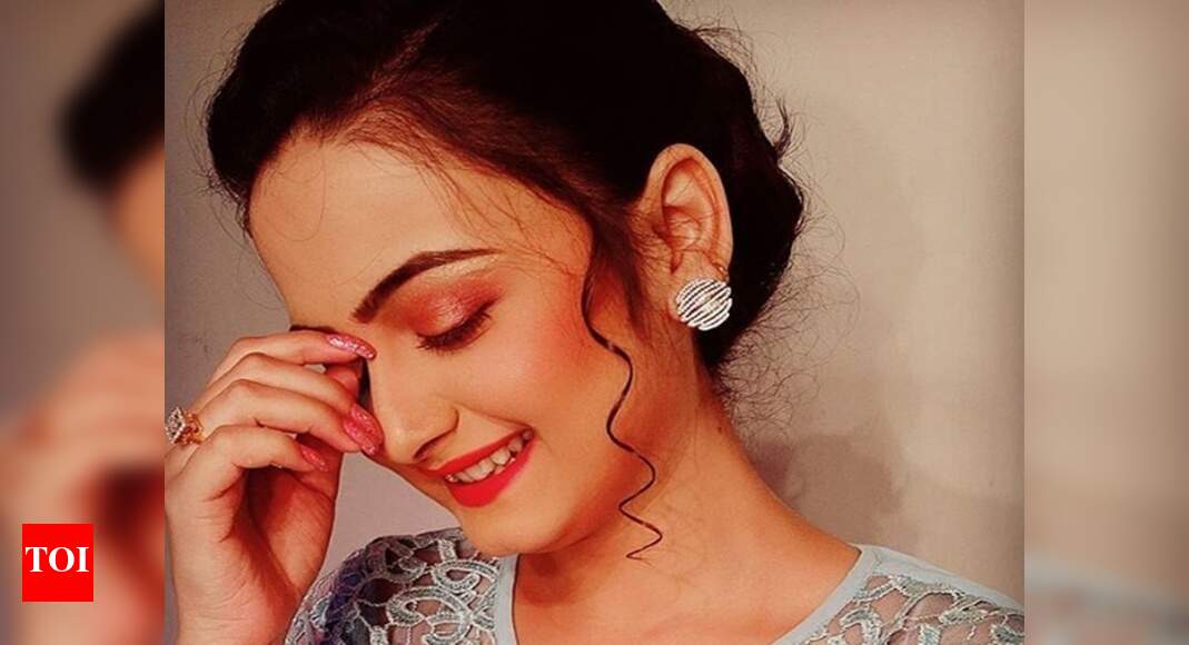 ‘Ami Sirajer Begum’ actress Pallavi Dey enjoys her holiday in Dooars ...