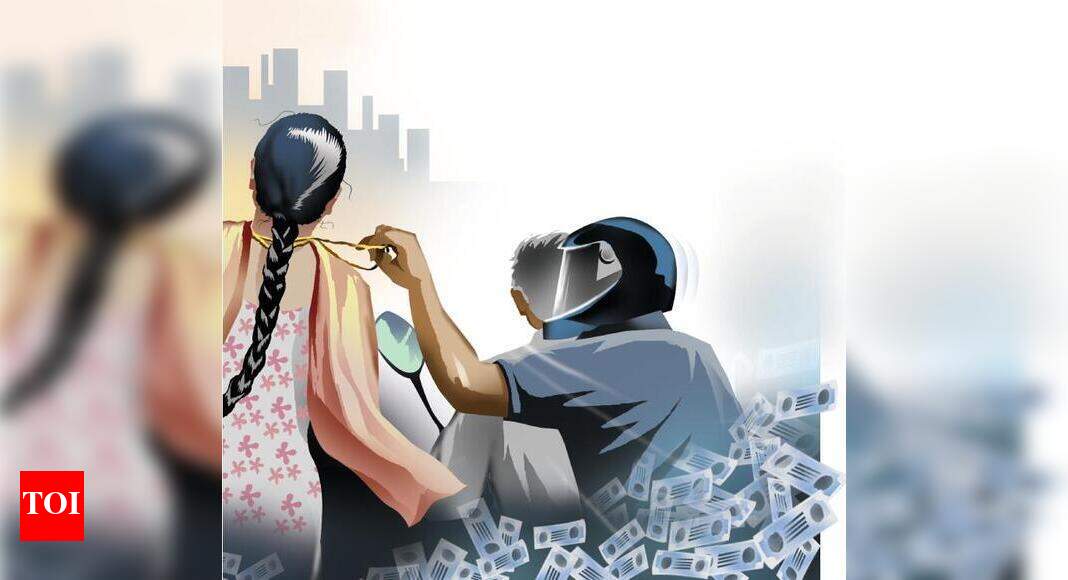 Two chain snatchings in four hours | Nagpur News - Times of India